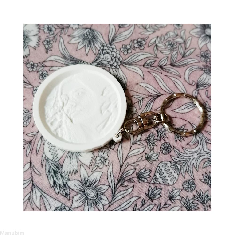 Lithophane Keychain, circle - Custom 3D Printed Photo | Manubim