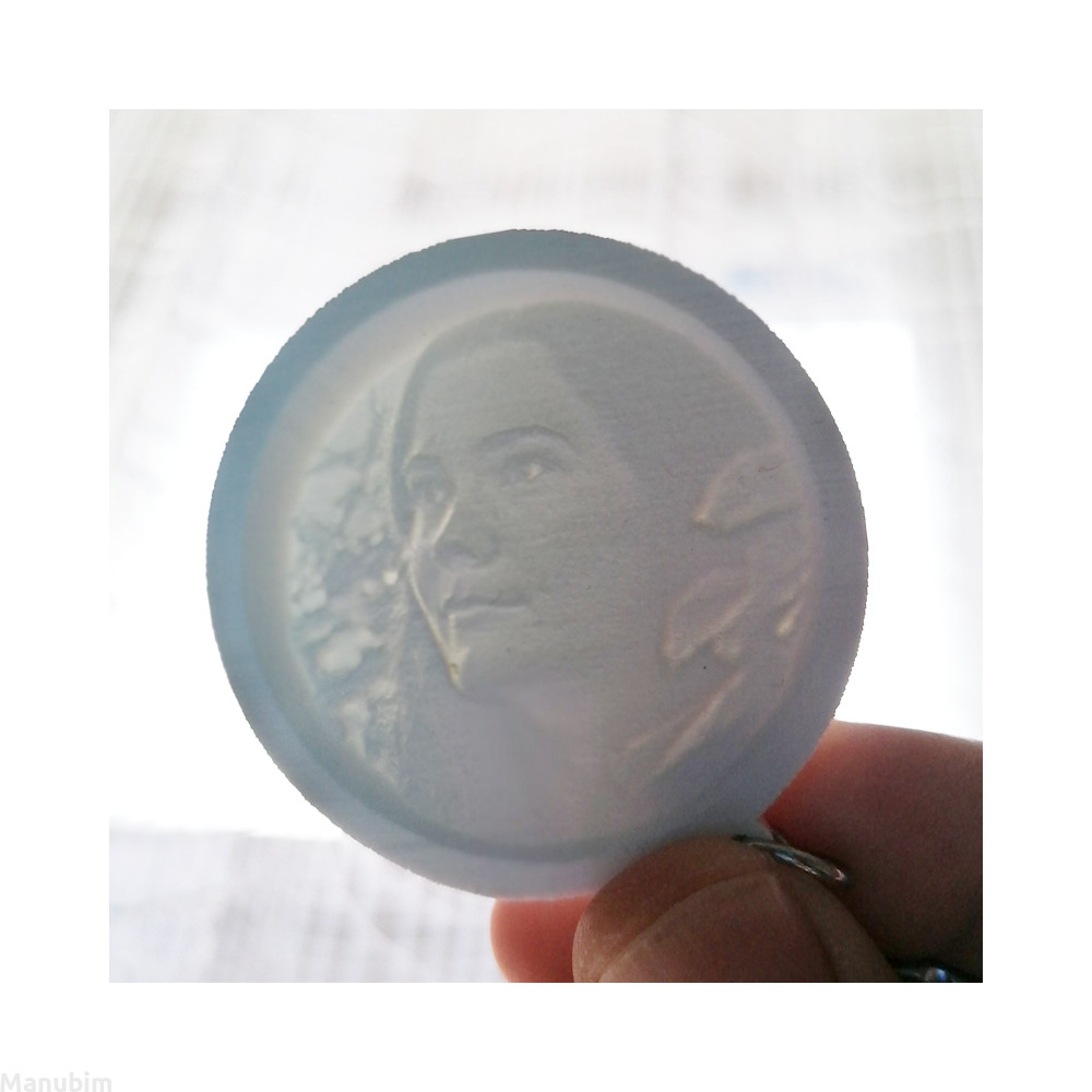 Lithophane Keychain, circle - Custom 3D Printed Photo | Manubim