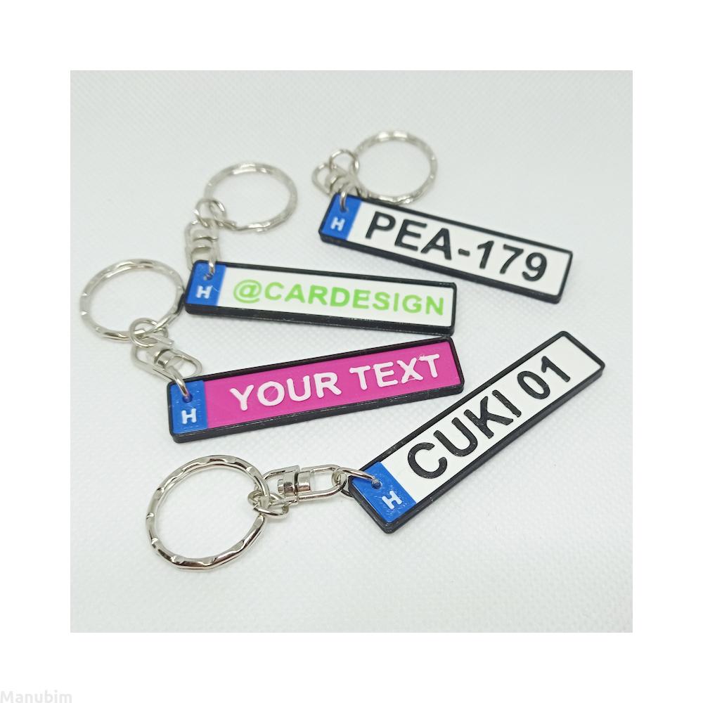License Plate Keychain with custom text | Manubim