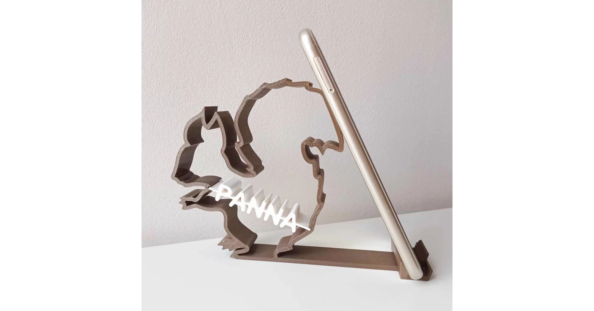 Squirrel Shaped Phone Holder with Custom Text - 3D print