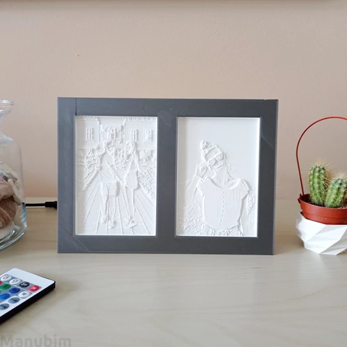 2 pcs 3D Printed Photos in color frame with LED light | Manubim
